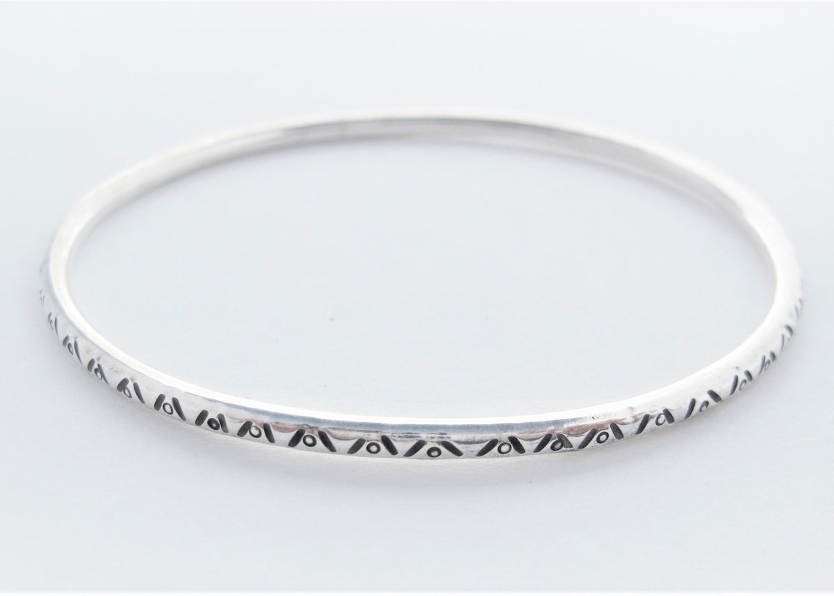 Zig Zags & Dots Bangle (3mm) – rosiecolvinjewellery